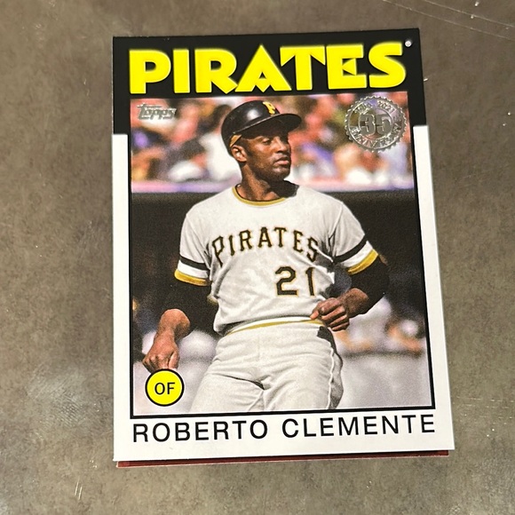 Topps | Accessories | Topps Pirates Roberto Clemente Card Yellow And ...